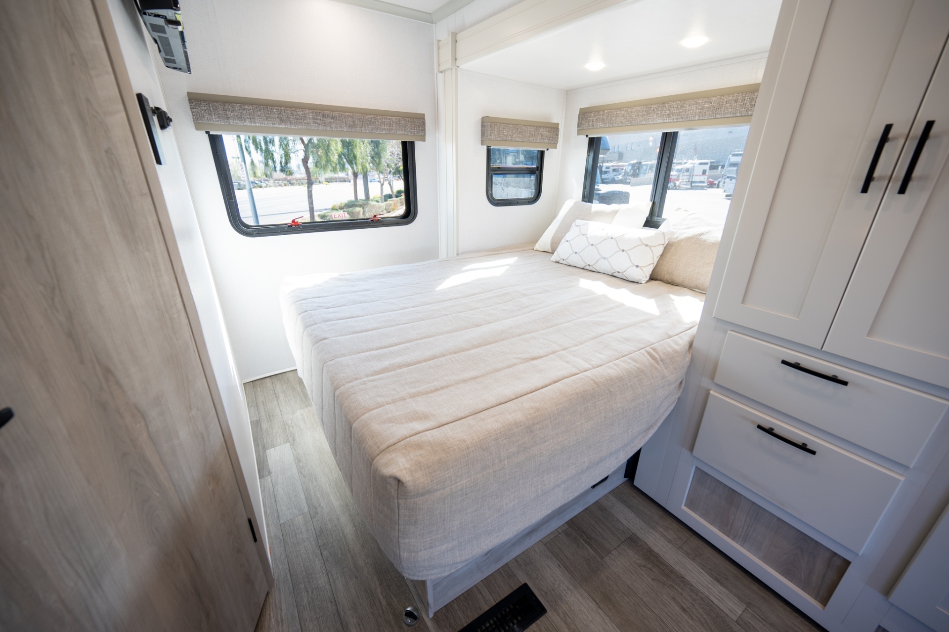 Dynamax Isata 3 24FW For Sale | Mercedes Sprinter Motorhome Las Vegas